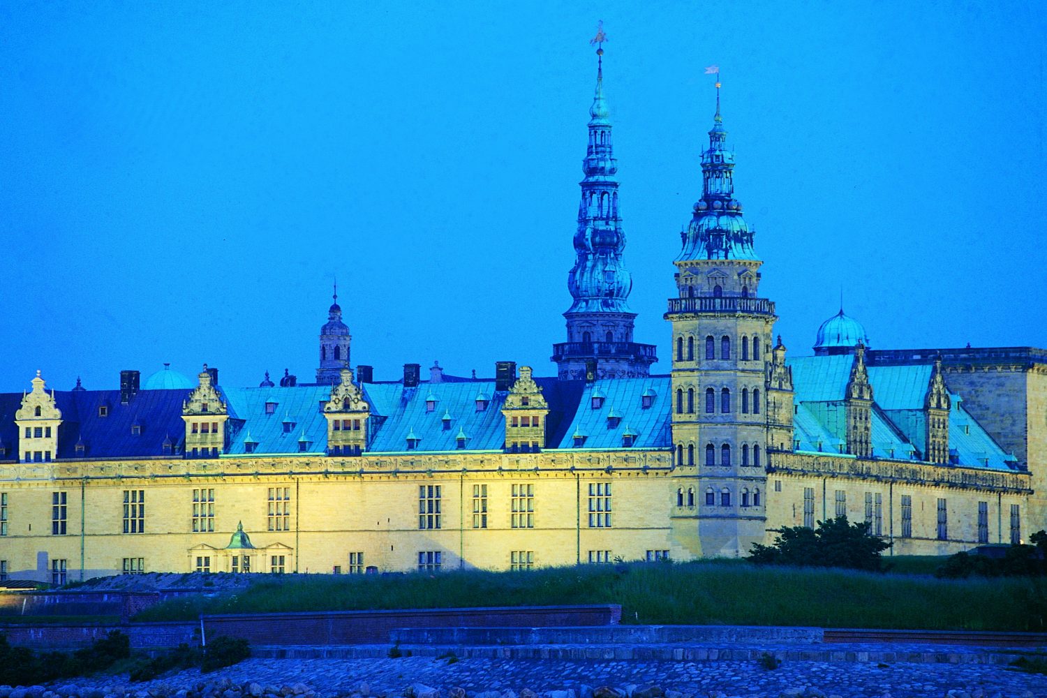 PRIVATE TOUR TO THE KRONBORG CASTLE FROM COPENHAGEN BY CAR | Easy ...